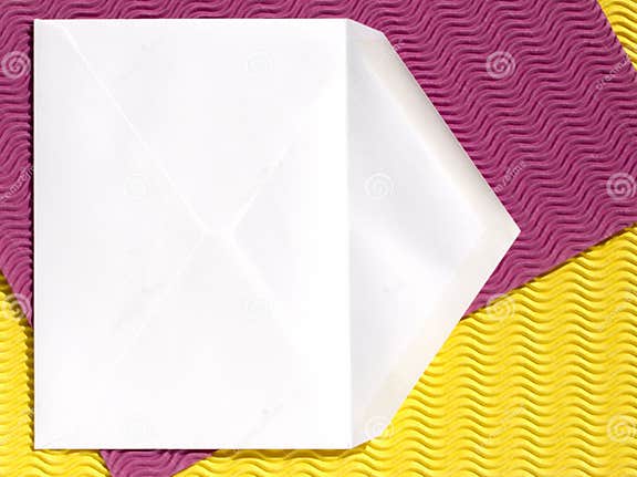 Sobre - ábrase foto de archivo. Imagen de solapa, amarillo - 21141748