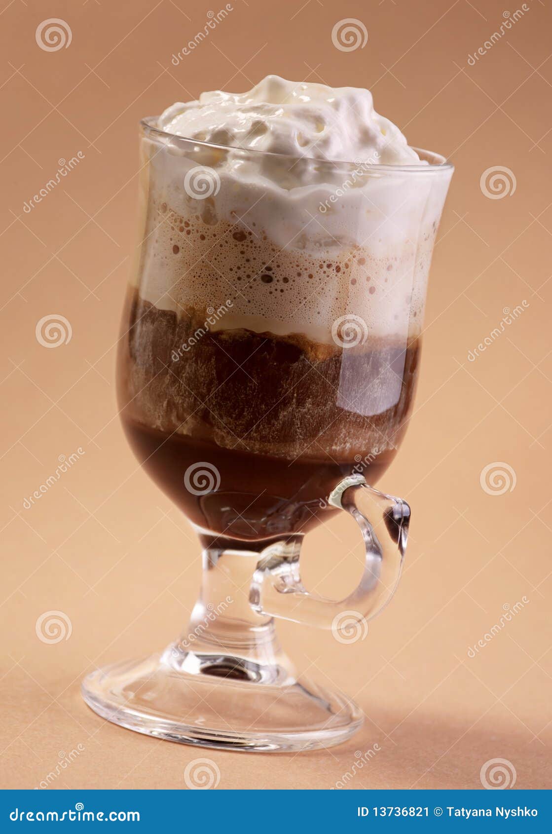 Sobremesa Quente Da Bebida Com Creme Imagem de Stock - Imagem de marrom ...