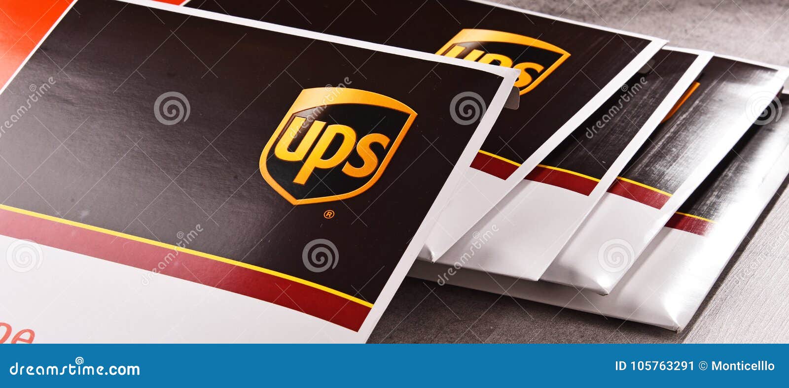 Sobres Del Servicio O De UPS Del Paquete De Uinited Foto editorial ...