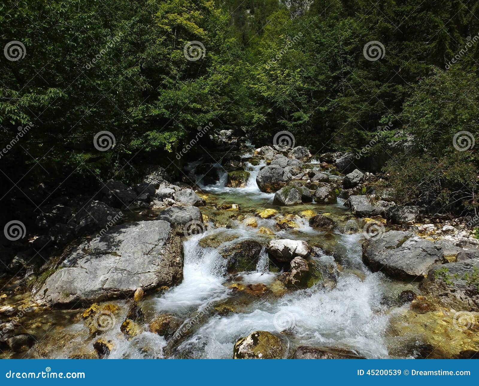 Soca-Fluss-Quelle stockbild. Bild von notwendigkeiten - 45200539