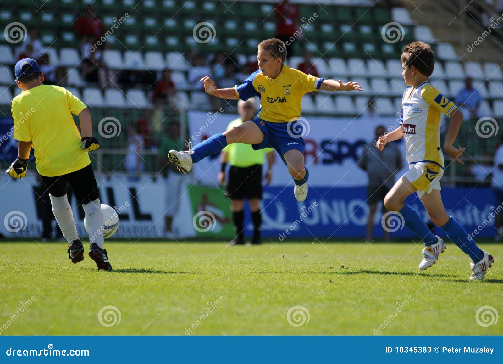Soccer action editorial stock image. Image of kicking - 10345389