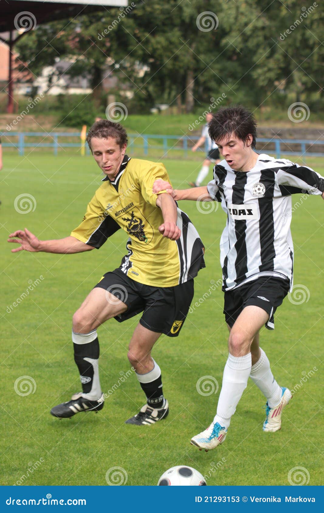 Soccer match editorial stock photo. Image of play, league - 21293153
