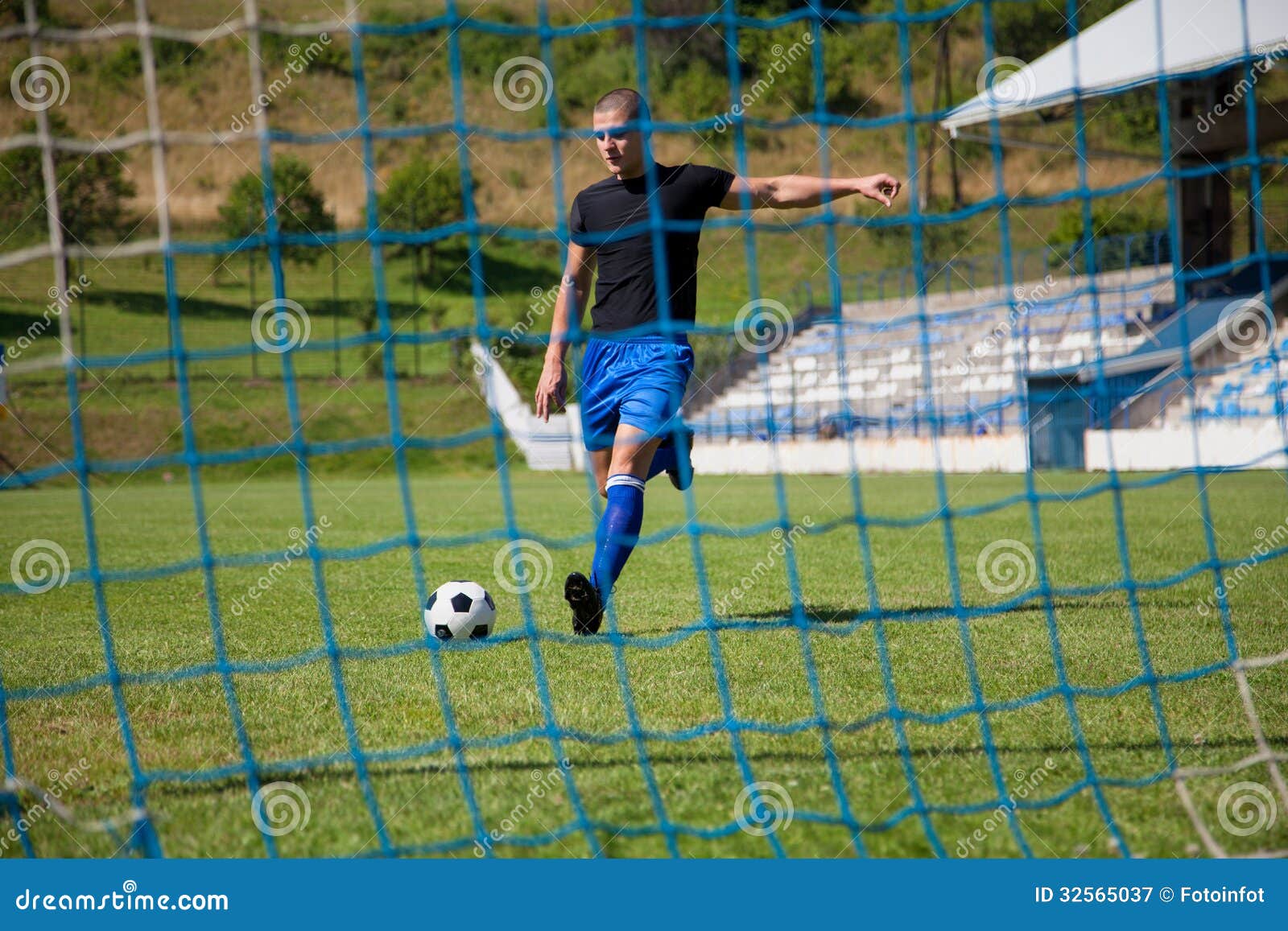 Soccer player stock image. Image of green, motion, grass - 32565037