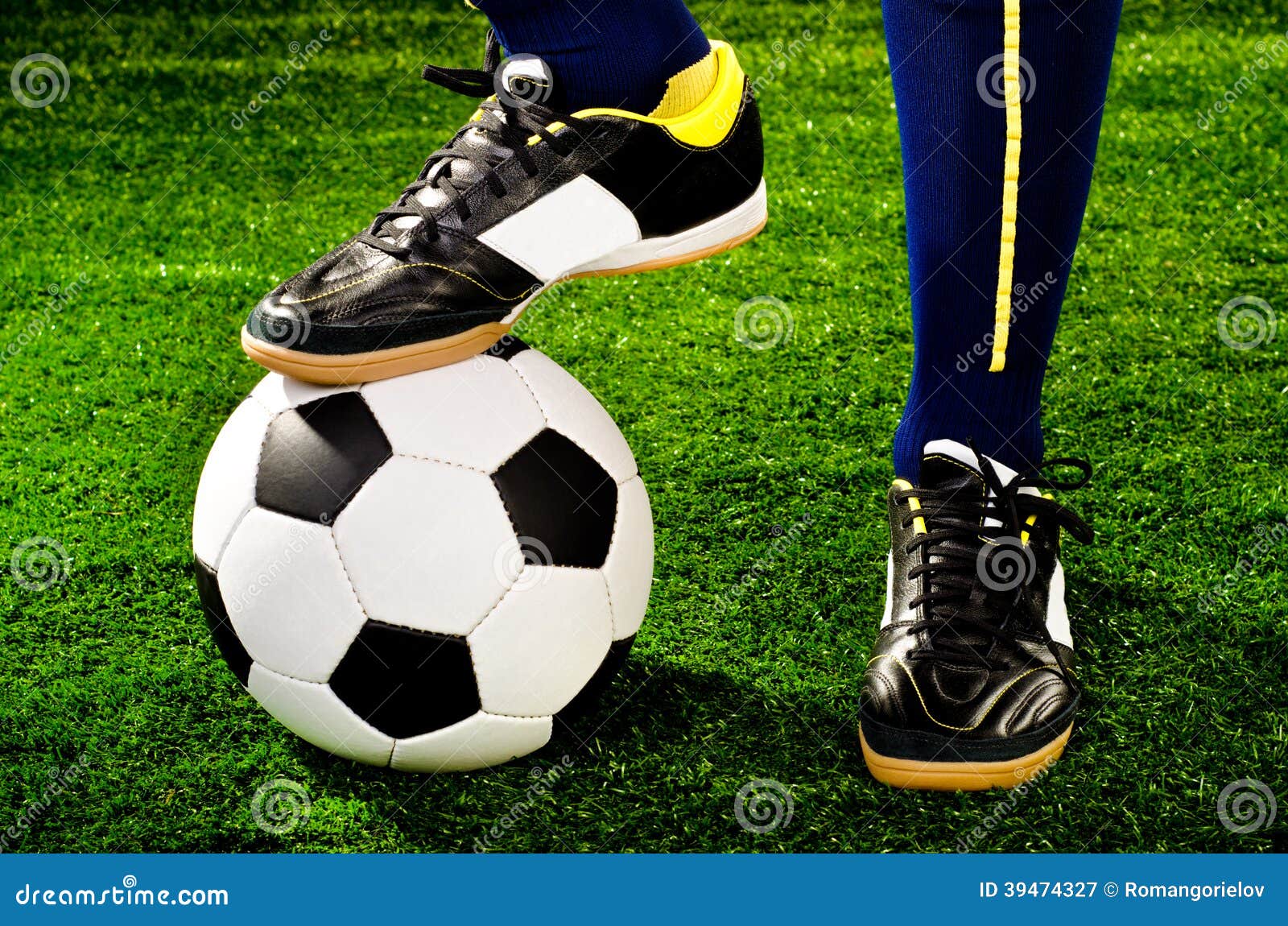 Soccer player stock image. Image of game, kicking, green - 39474327