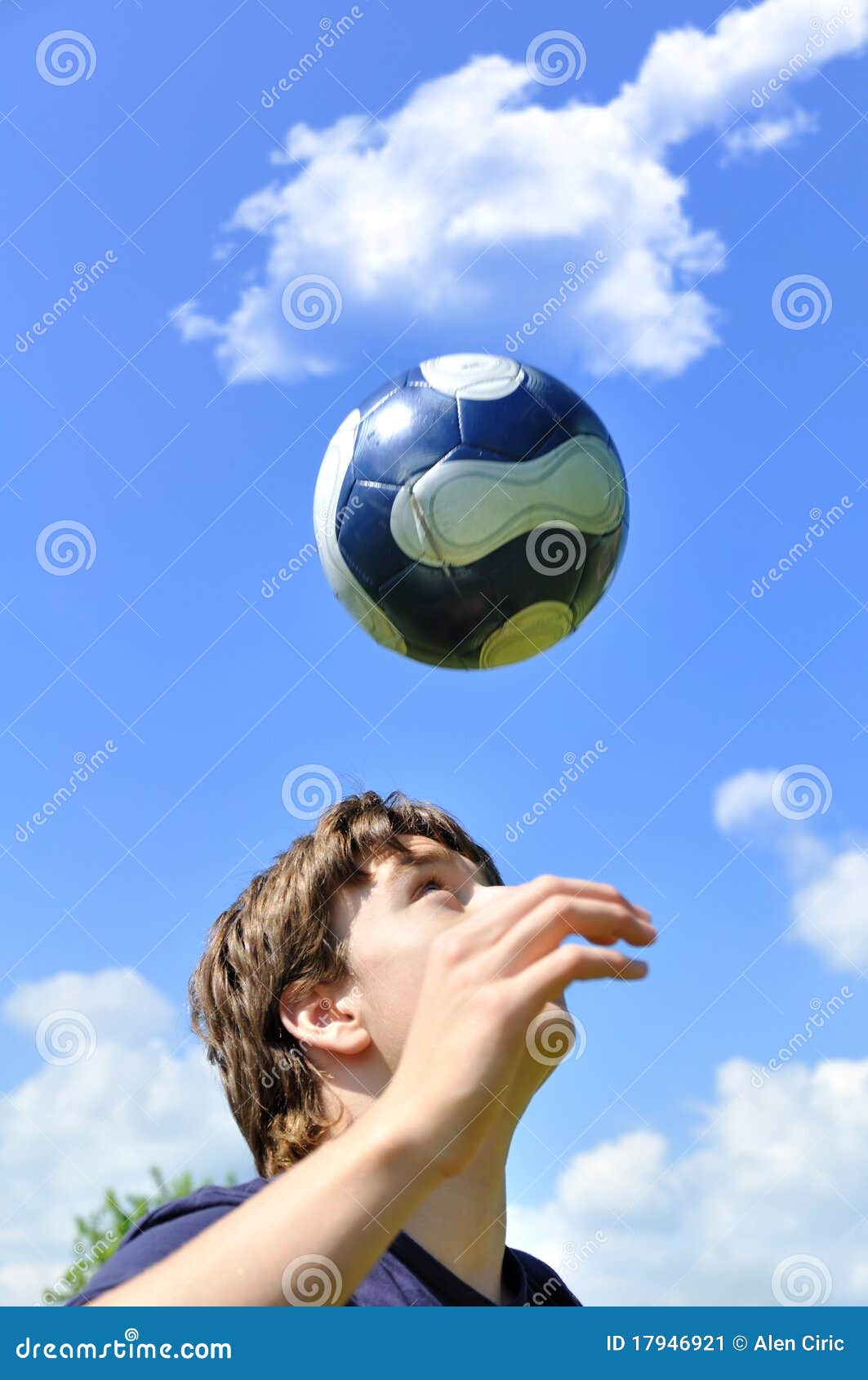 Soccer Player Juggling Ball Stock Image - Image of competition, head ... Soccer Player Juggling Ball Stock Image - Image of competition, head ...