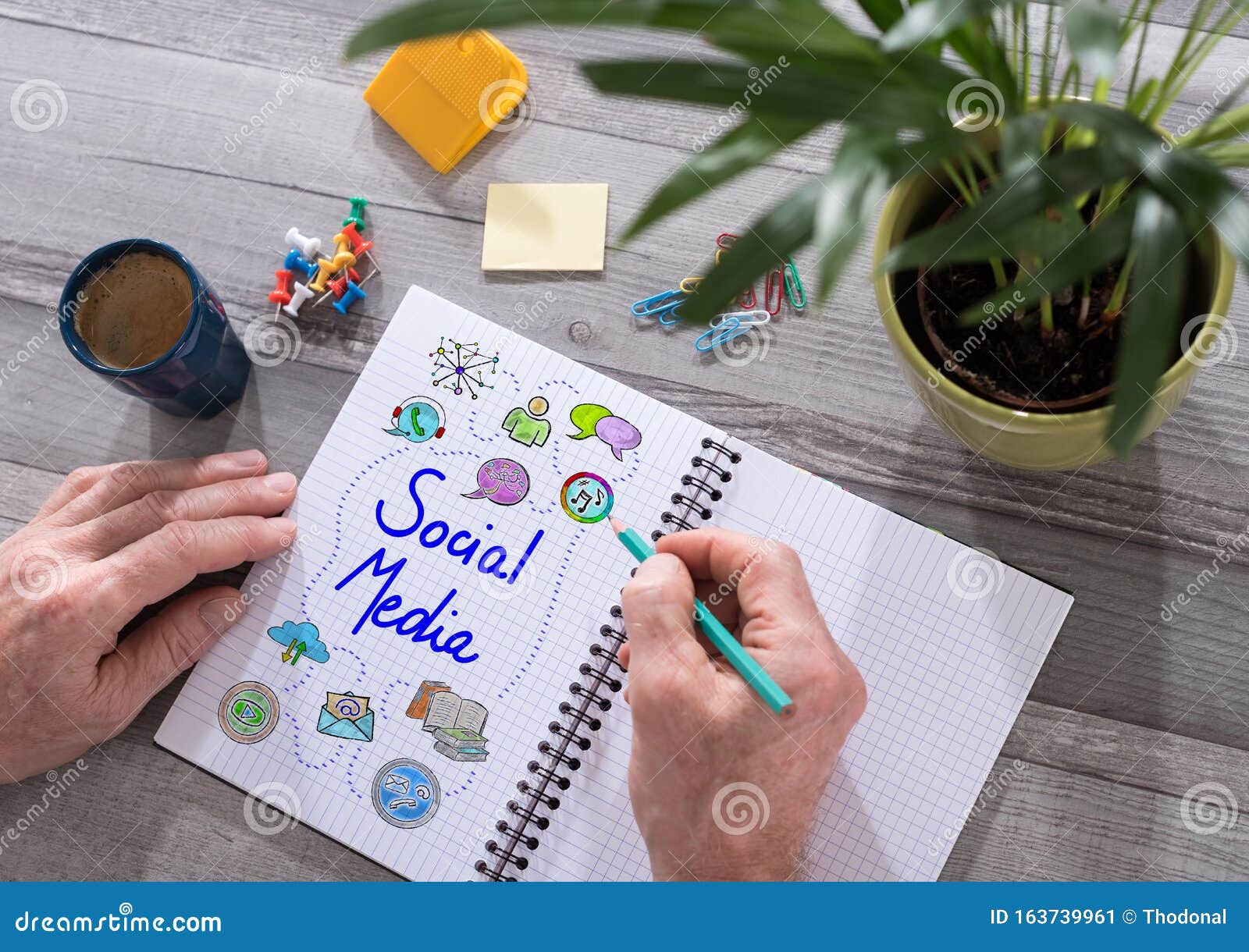 Social Media Concept on a Notepad Stock Image - Image of concept, desk ...