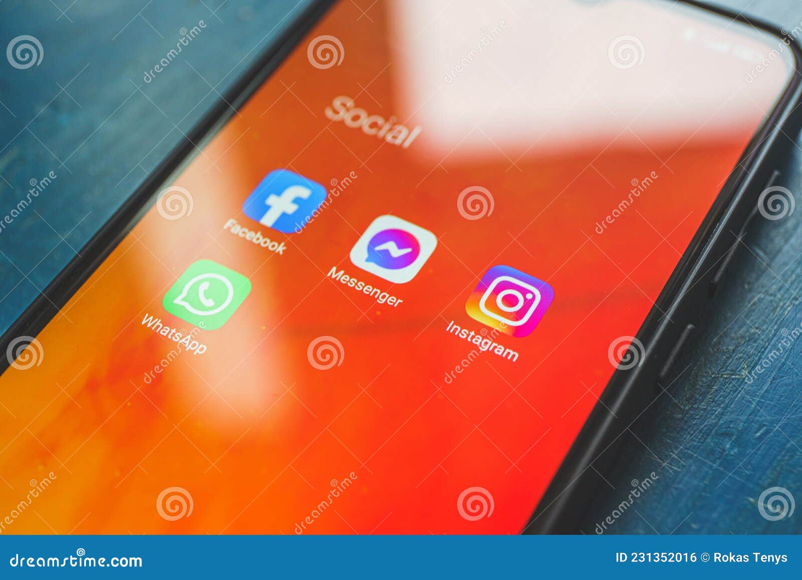 Social Network Applications on Smartphone: Facebook, Messenger ...