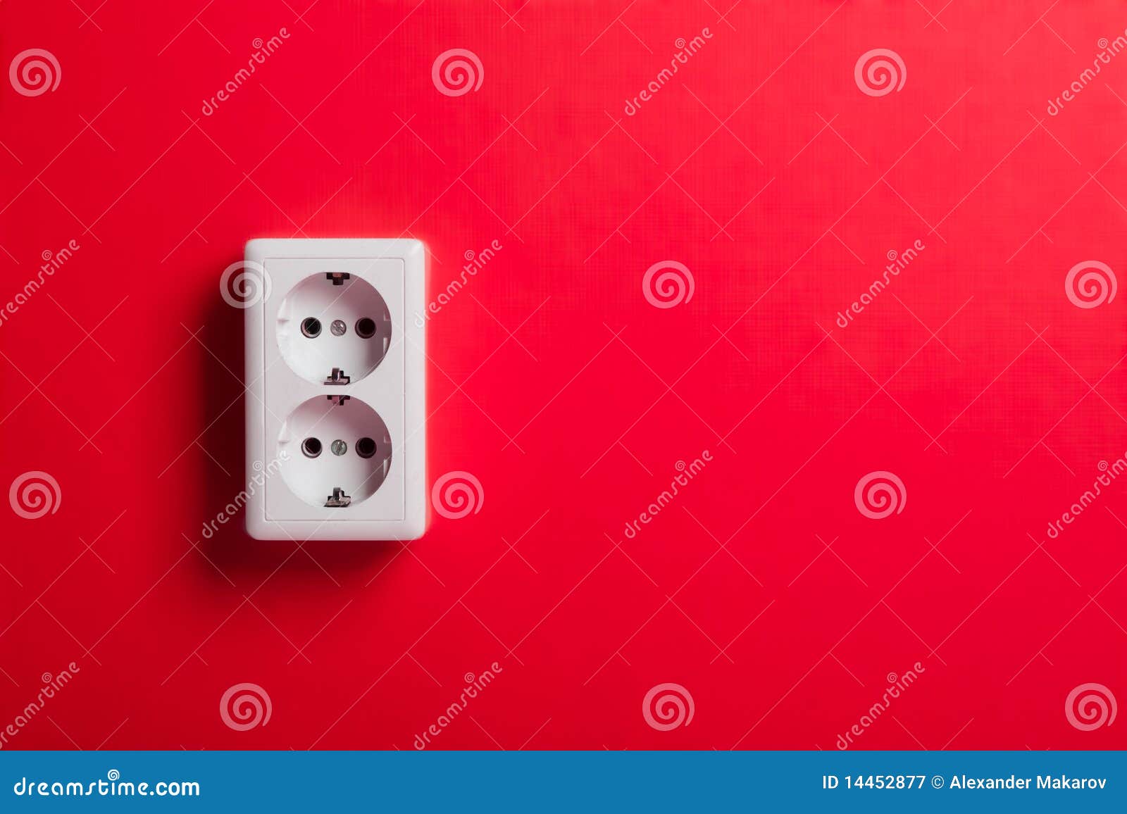 Socket Eléctrico Blanco En La Pared. Imagen de archivo - Imagen de ...