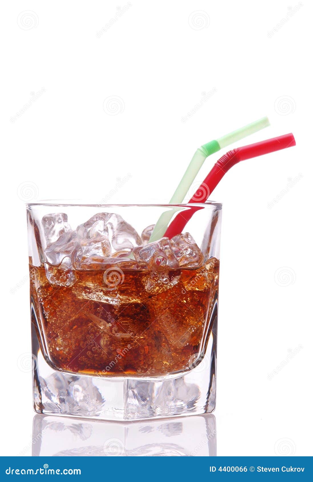 Soda in Glas met Twee Stro stock foto. Image of stro, kola - 4400066