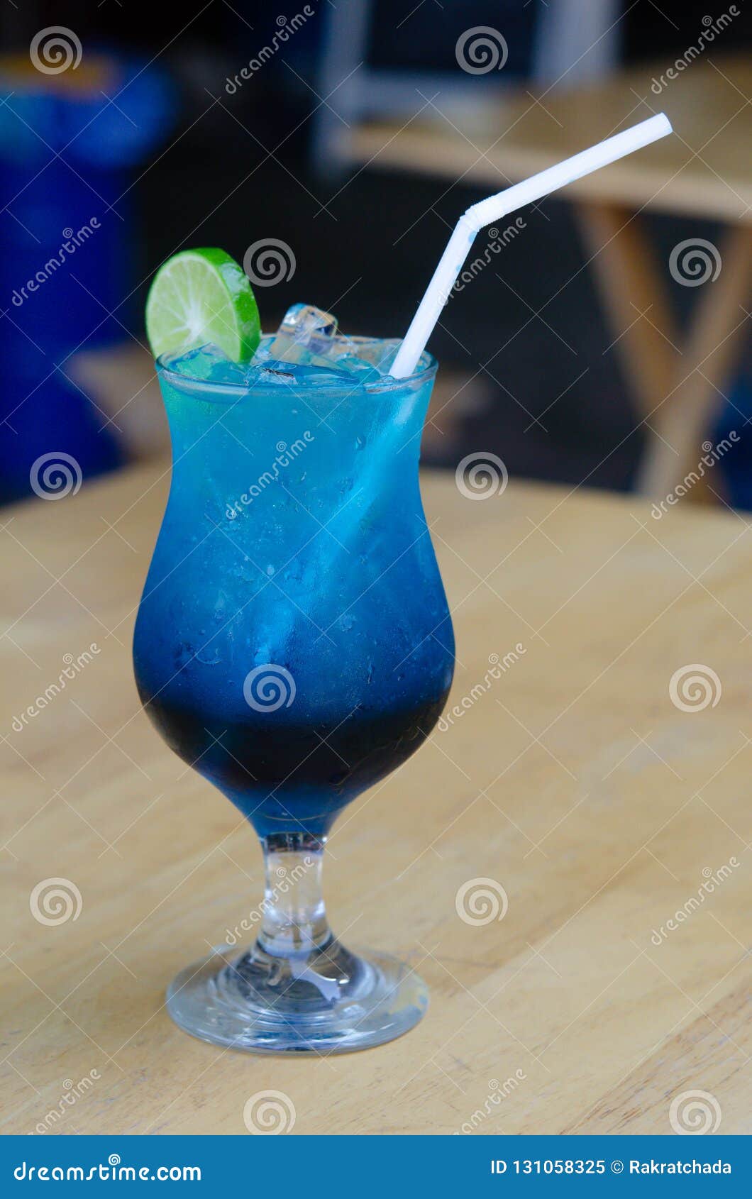 Soda italiana azul imagem de stock. Imagem de refrescamento - 131058325
