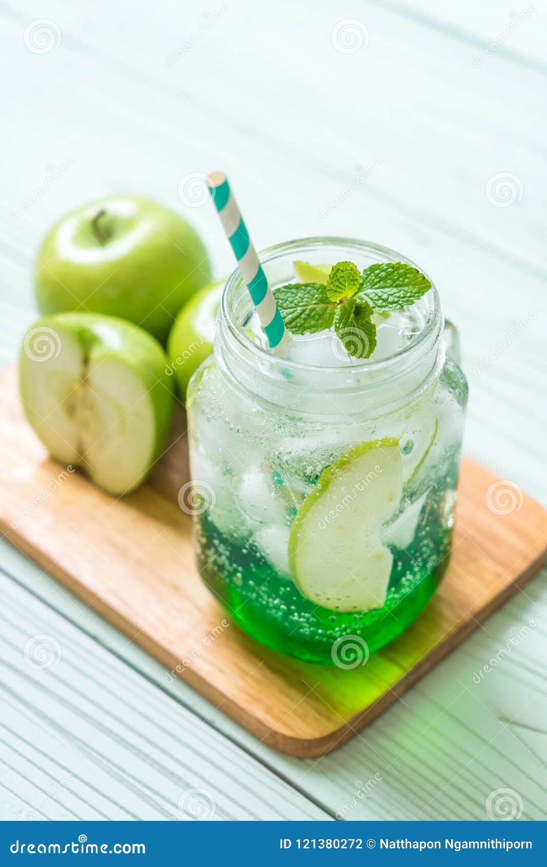 Soda verde de la manzana foto de archivo. Imagen de fresco - 121380272