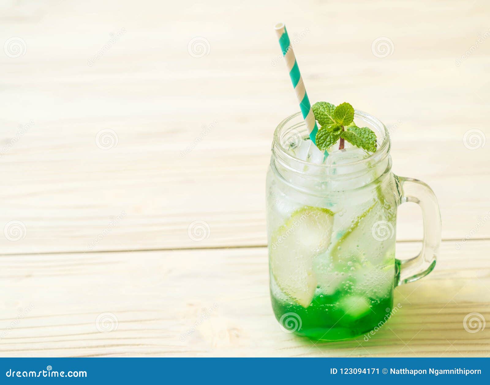 Soda verde de la manzana imagen de archivo. Imagen de fresco - 123094171