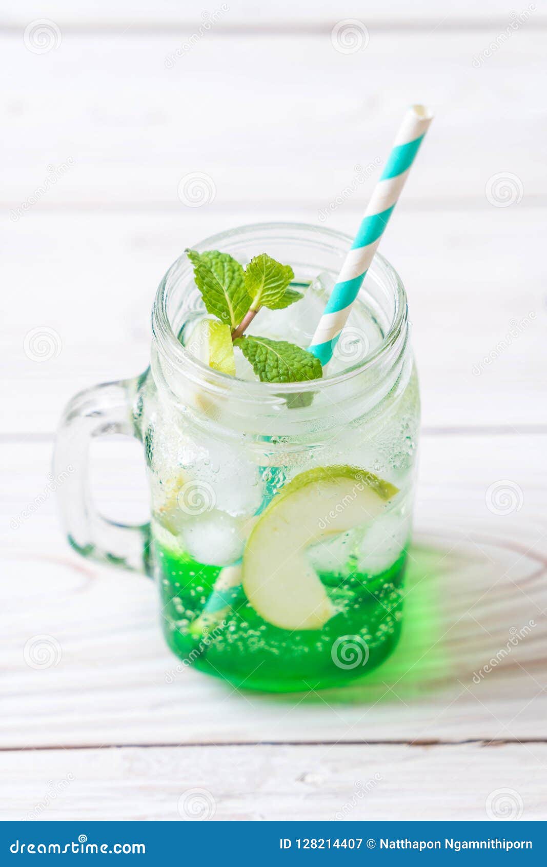 Soda verde de la manzana imagen de archivo. Imagen de fresco - 128214407