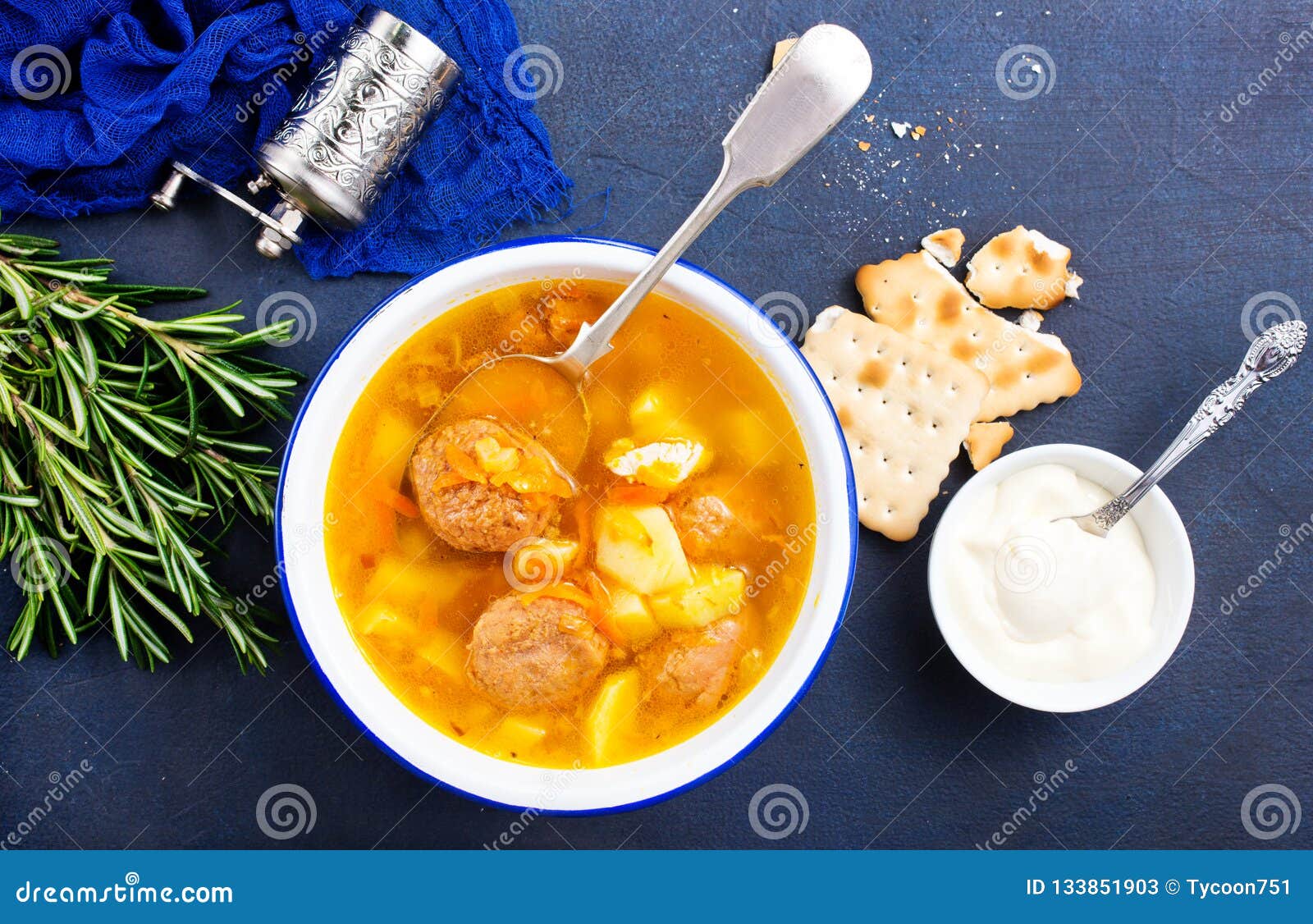 Soep stock afbeelding. Image of koken, gezond, schotel - 133851903