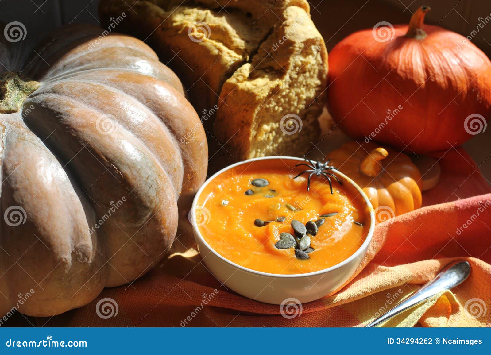 Soep, pompoen, de herfst stock foto. Image of frankrijk - 34294262