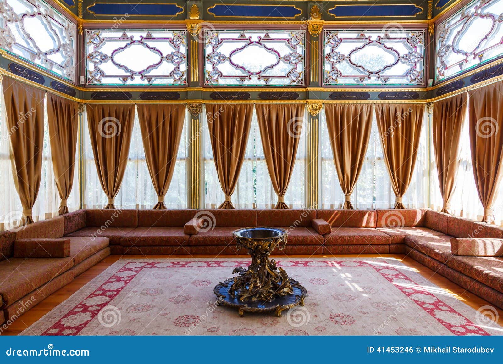 Sofa Kiosk in the Topkapi Palace Stock Photo - Image of mamluk, ottoman ...