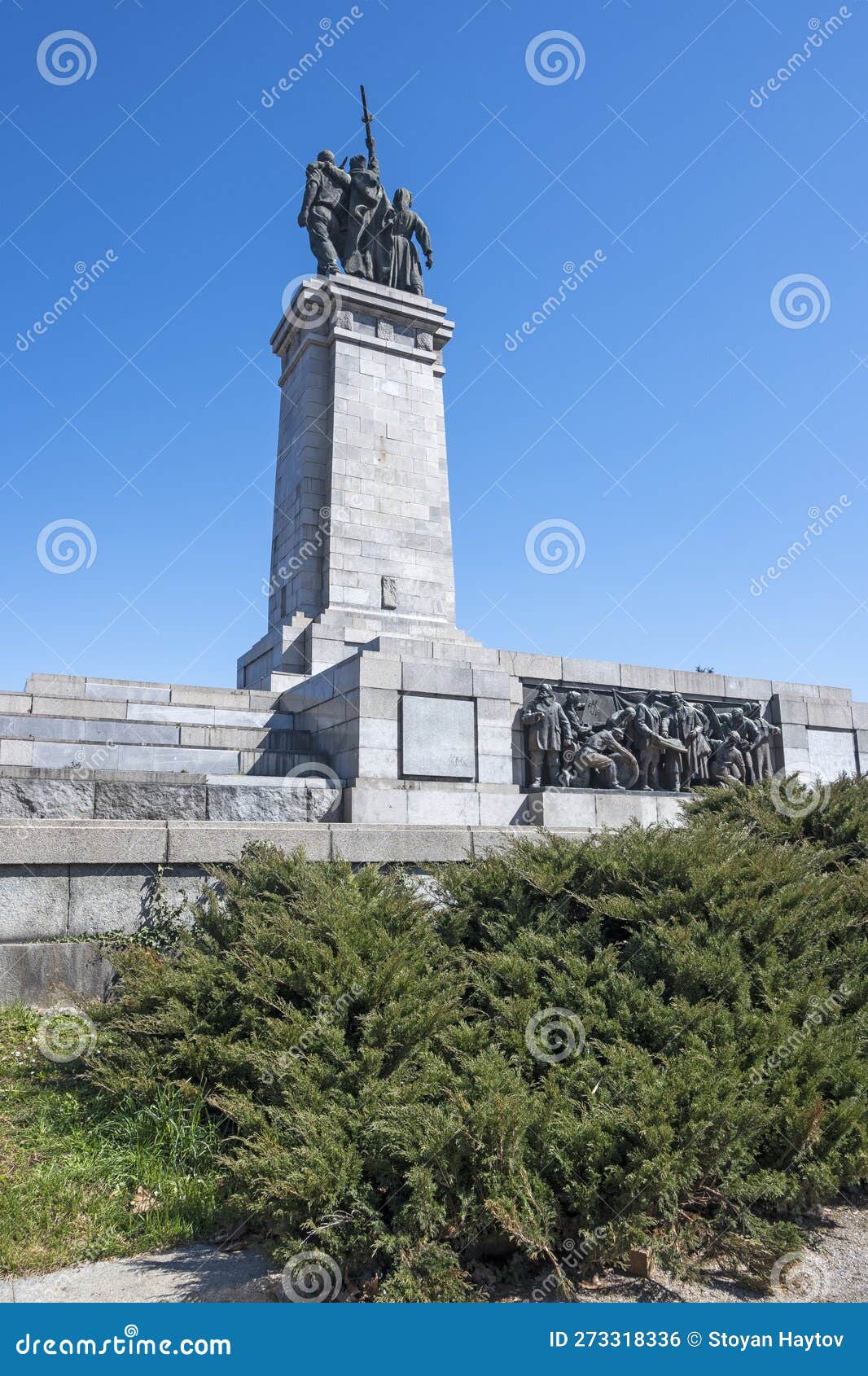 Monument of the Soviet Army in Sofia, Bulgaria Editorial Photo - Image of outdoor, building ...