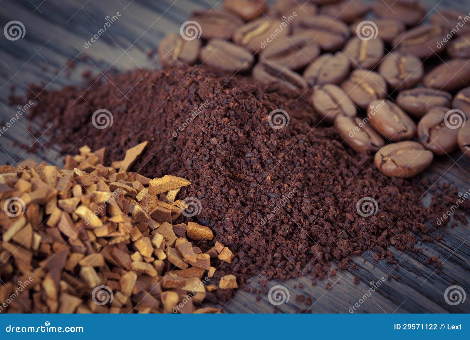 Sofortiger, Gemahlener Kaffee Und Kaffeebohnen Stockfoto - Bild von ...