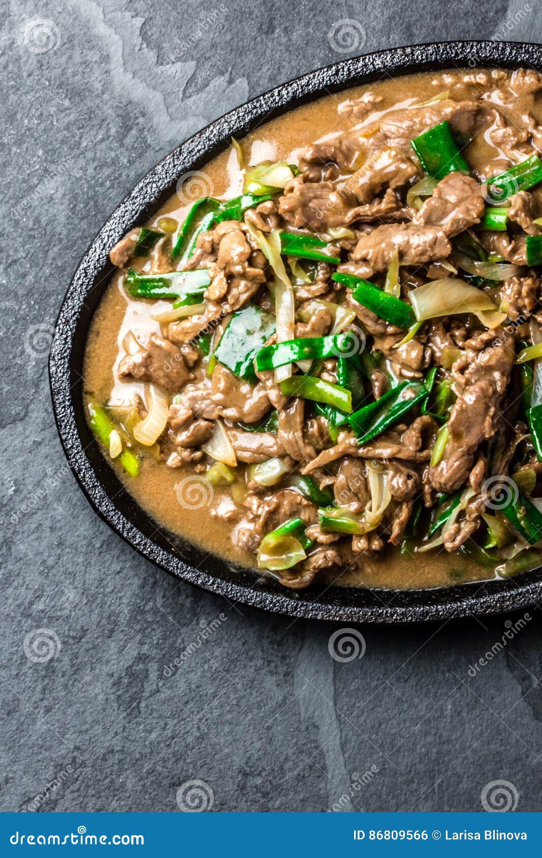 Sofrito Mongol Chino De La Carne De Vaca En La Placa Del Hierro Foto de ...