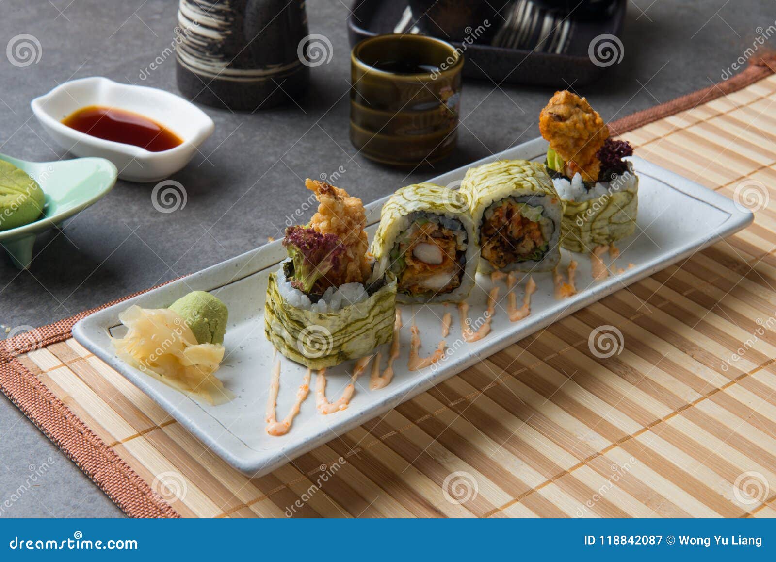 Soft shell crab roll sushi stock image. Image of refreshment - 118842087