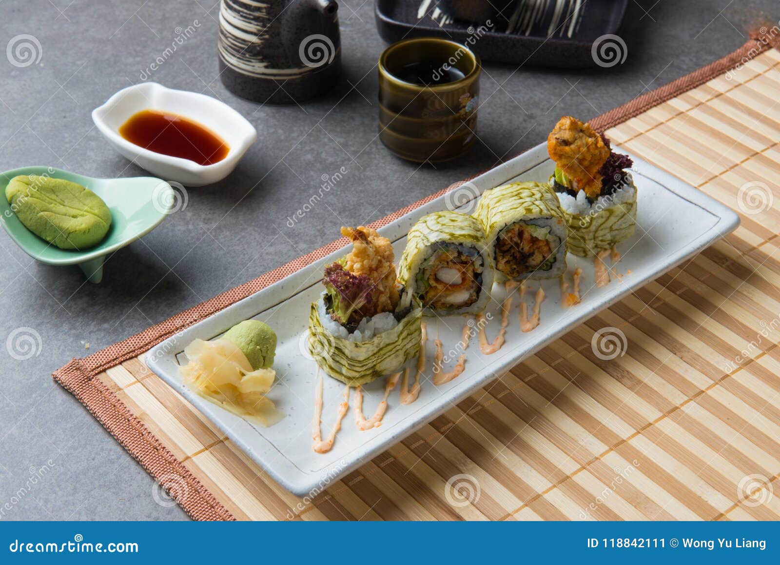 Soft shell crab roll sushi stock image. Image of cuisine - 118842111