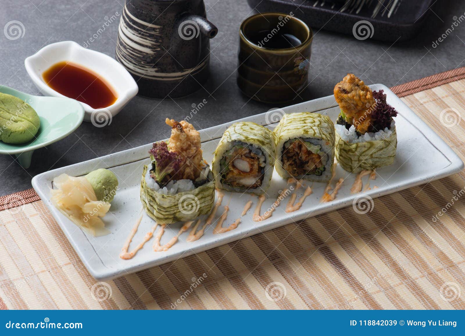 Soft shell crab roll sushi stock image. Image of eating - 118842039