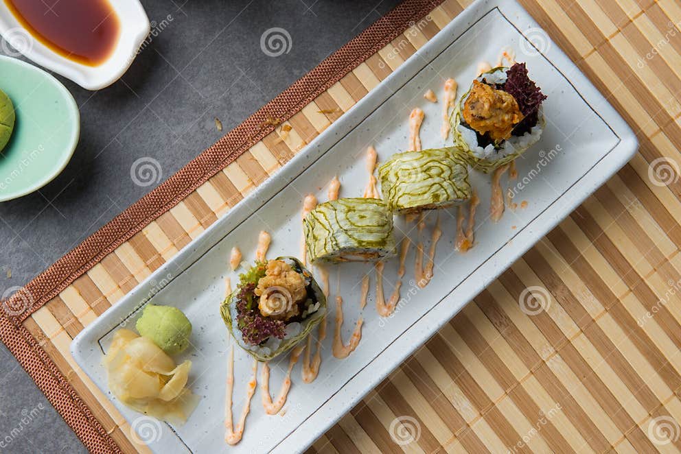 Soft shell crab roll sushi stock image. Image of salmon - 118842129