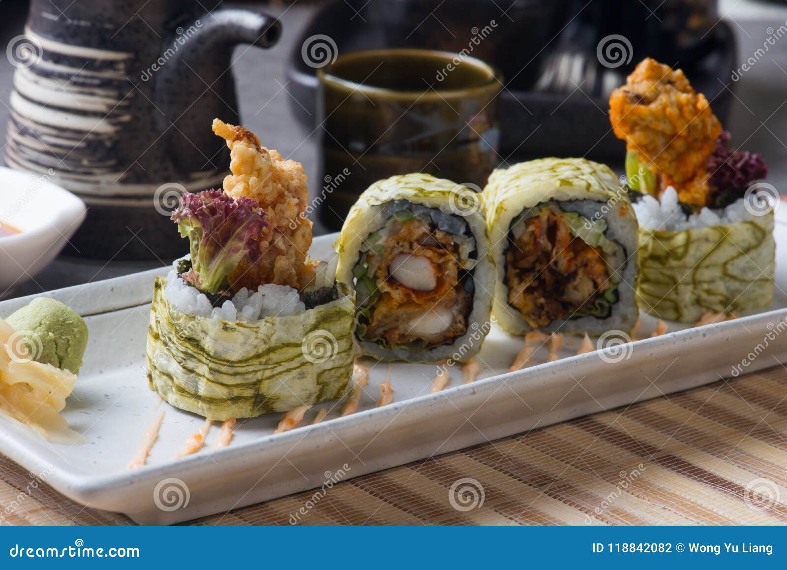 Soft shell crab roll sushi stock photo. Image of fish - 118842082