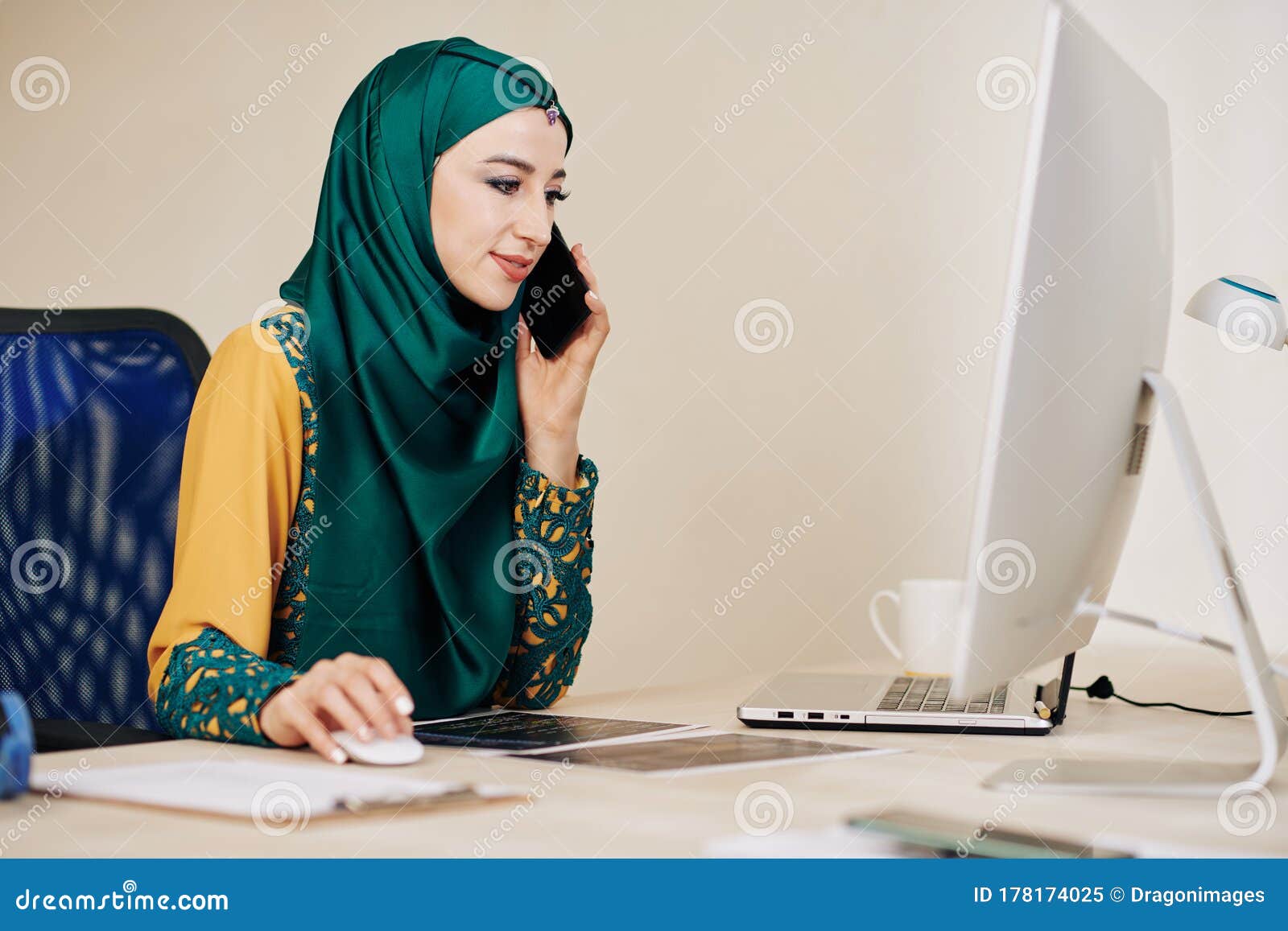 Software Developer Talking on Phone Stock Image - Image of hijab, adult ... Software Developer Talking on Phone Stock Image - Image of hijab, adult ...