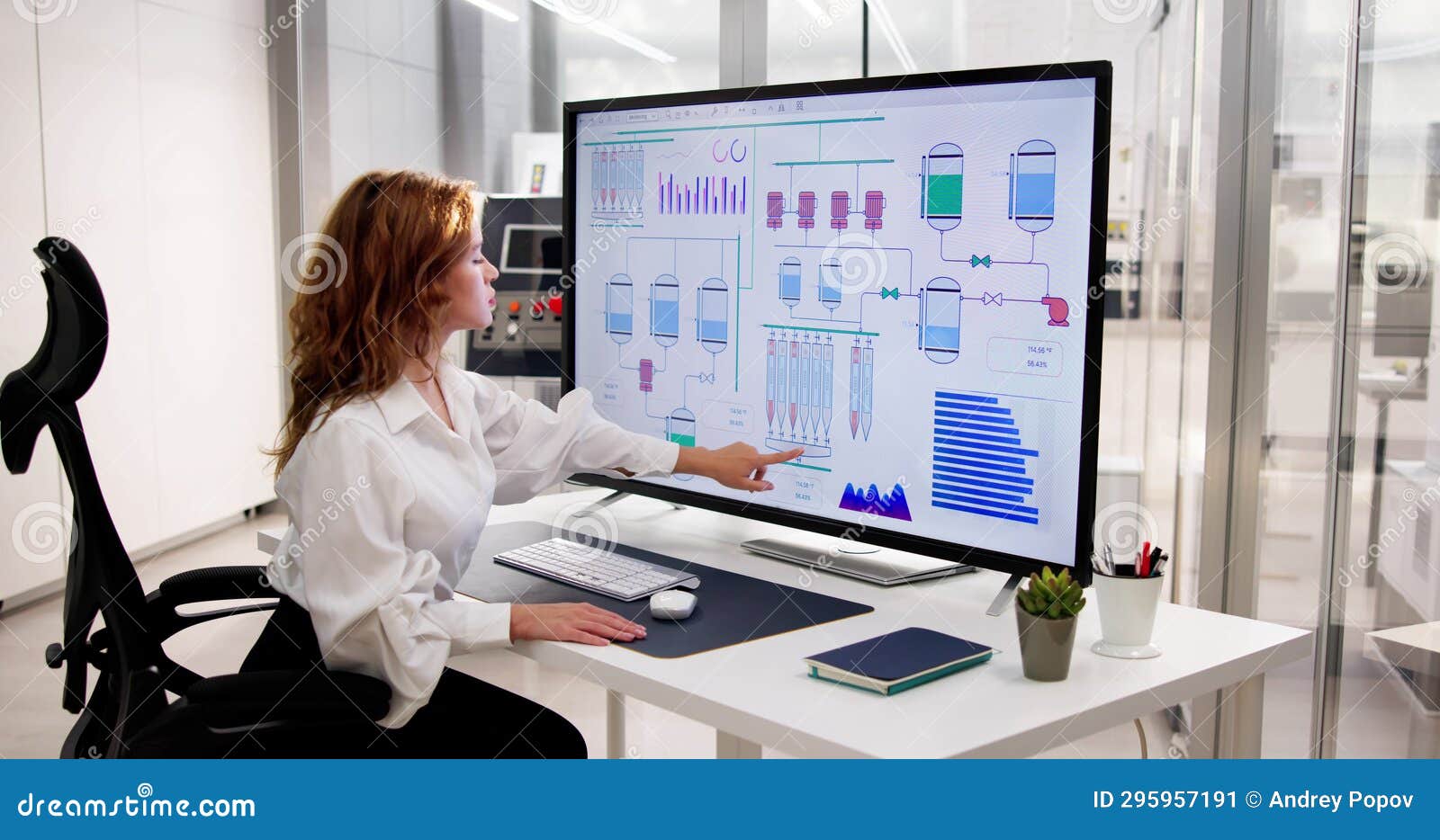 Software Engineer in Office Stock Image - Image of screen, line: 295957191