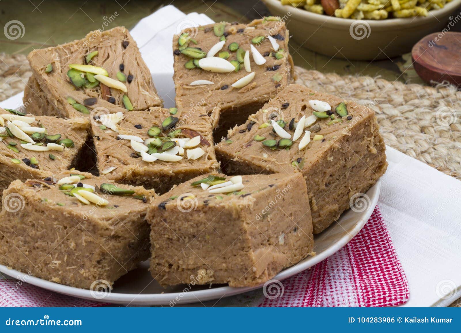 Sohan Papdi στοκ εικόνες. εικόνα από diwali - 104283986