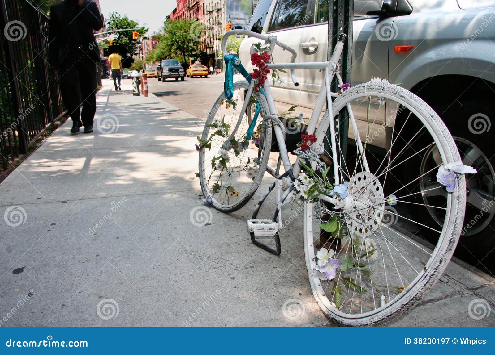 Soho memorial bicycle editorial photography. Image of york - 38200197