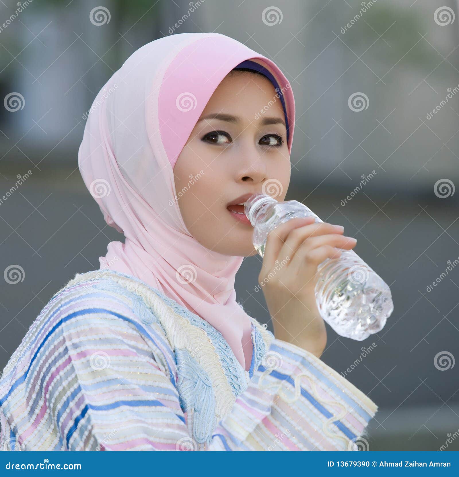 Soif photo stock. Image du diversité, fille, exotique - 13679390