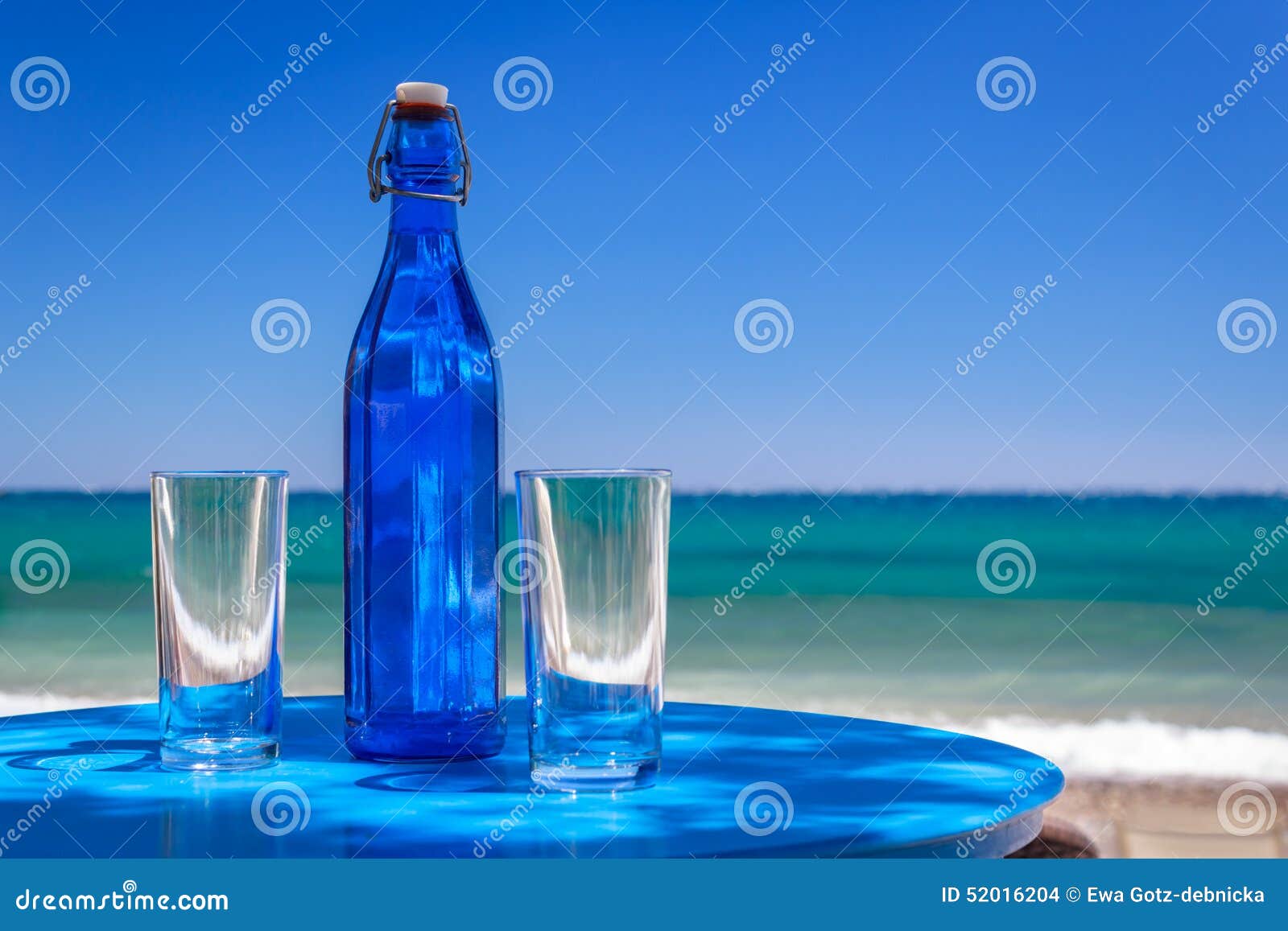 Soif photo stock. Image of boire, vacances, méditerranéen - 52016204