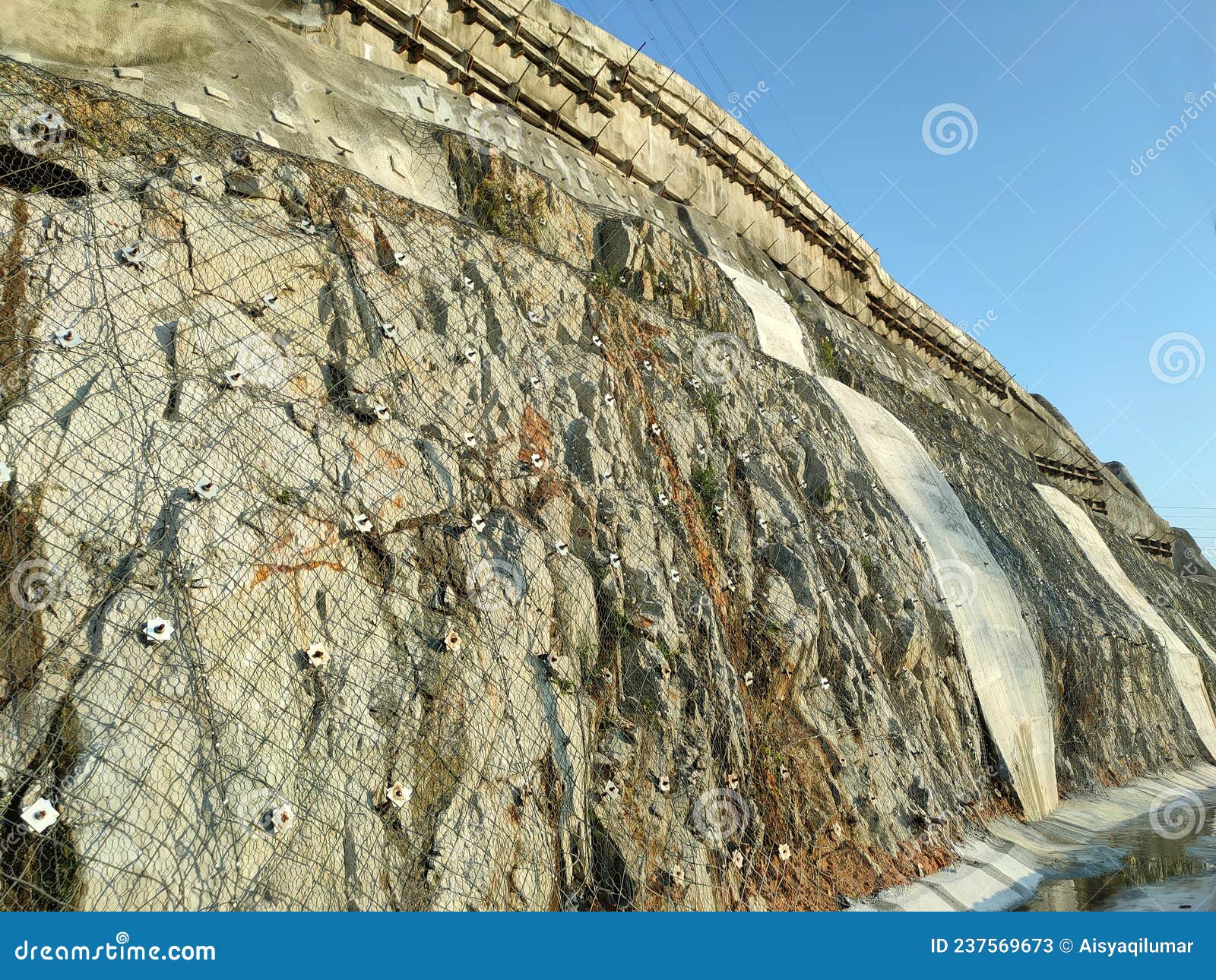 Soil Nailing & Concrete Retaining Wall. Stock Image - Image of ...