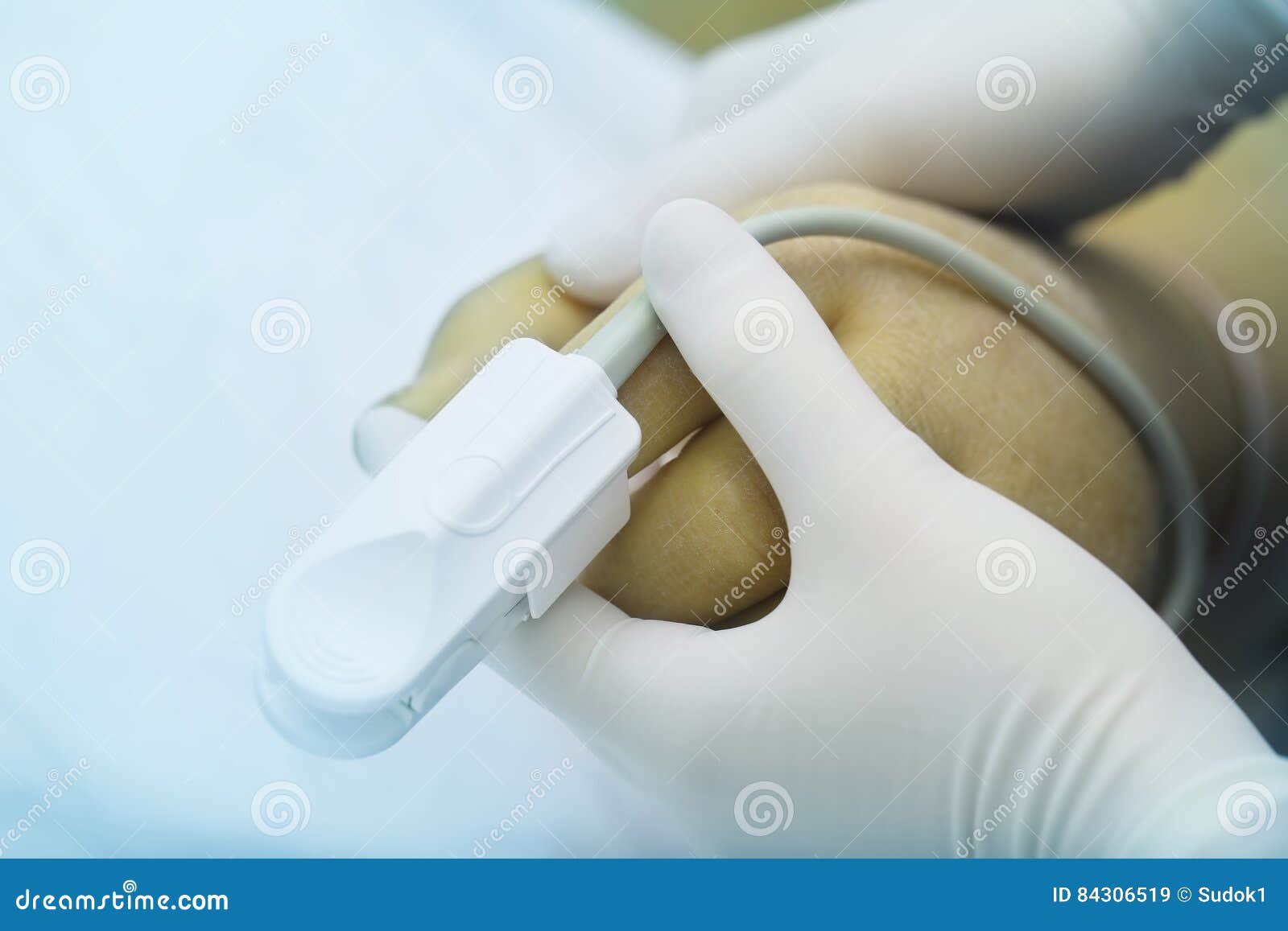 Soin Pour Le Patient En Critique Malade Image stock - Image du ...