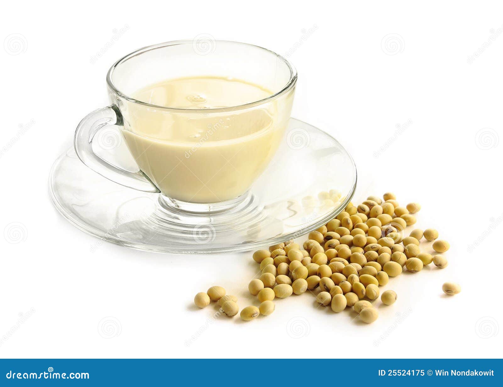 Sojamelk met sojabonen stock afbeelding. Image of glas - 25524175