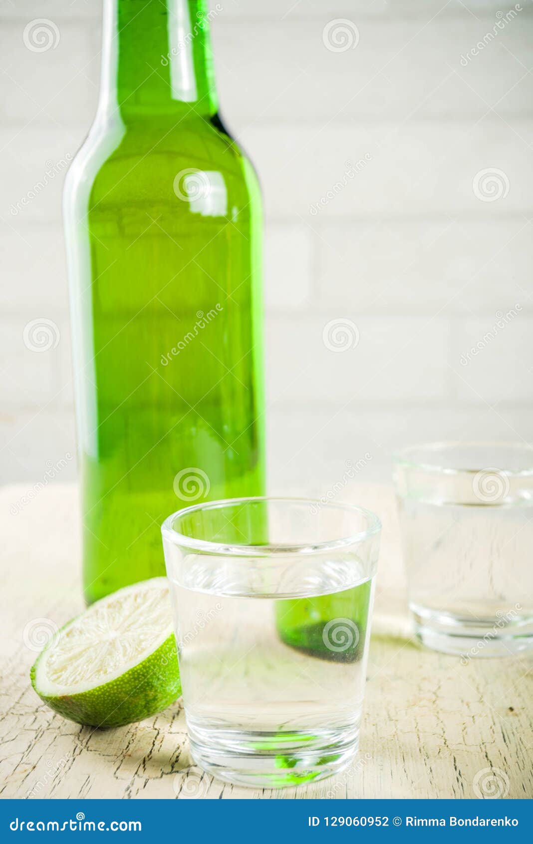 Soju Coreano Tradicional De La Bebida Foto de archivo - Imagen de ...