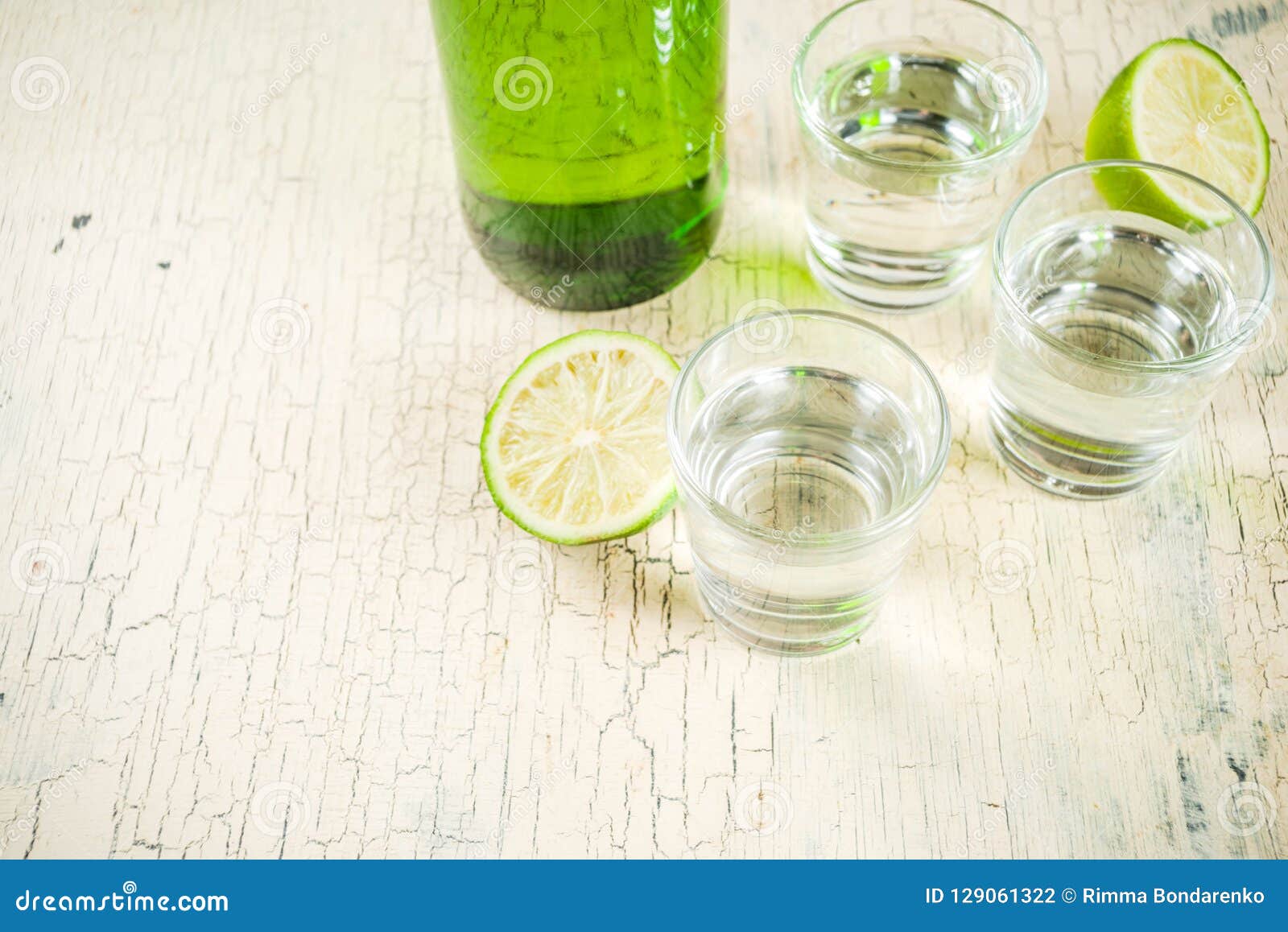 Soju Coreano Tradicional De La Bebida Foto de archivo - Imagen de fondo ...