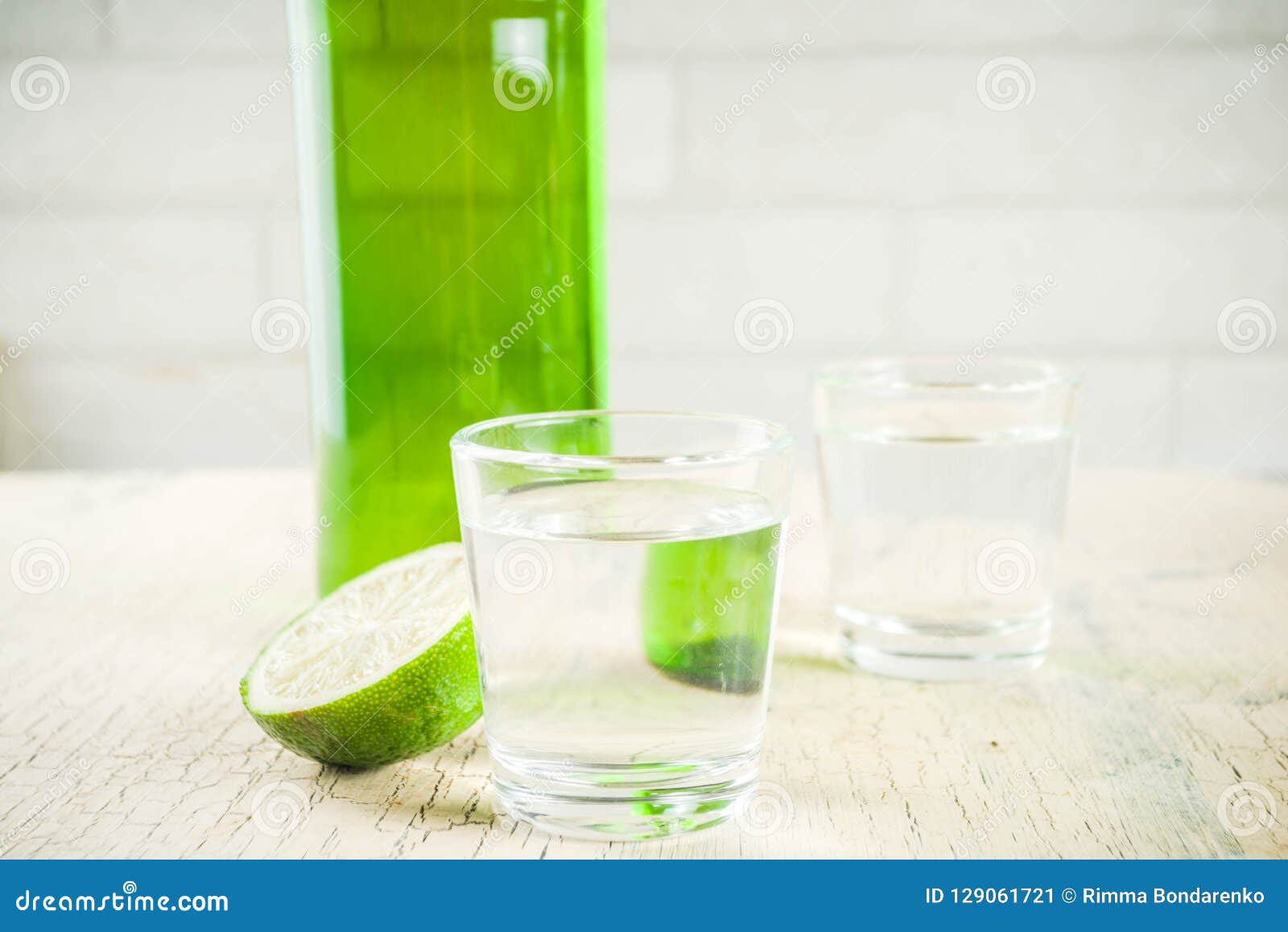 Soju Coreano Tradicional De La Bebida Imagen de archivo - Imagen de ...