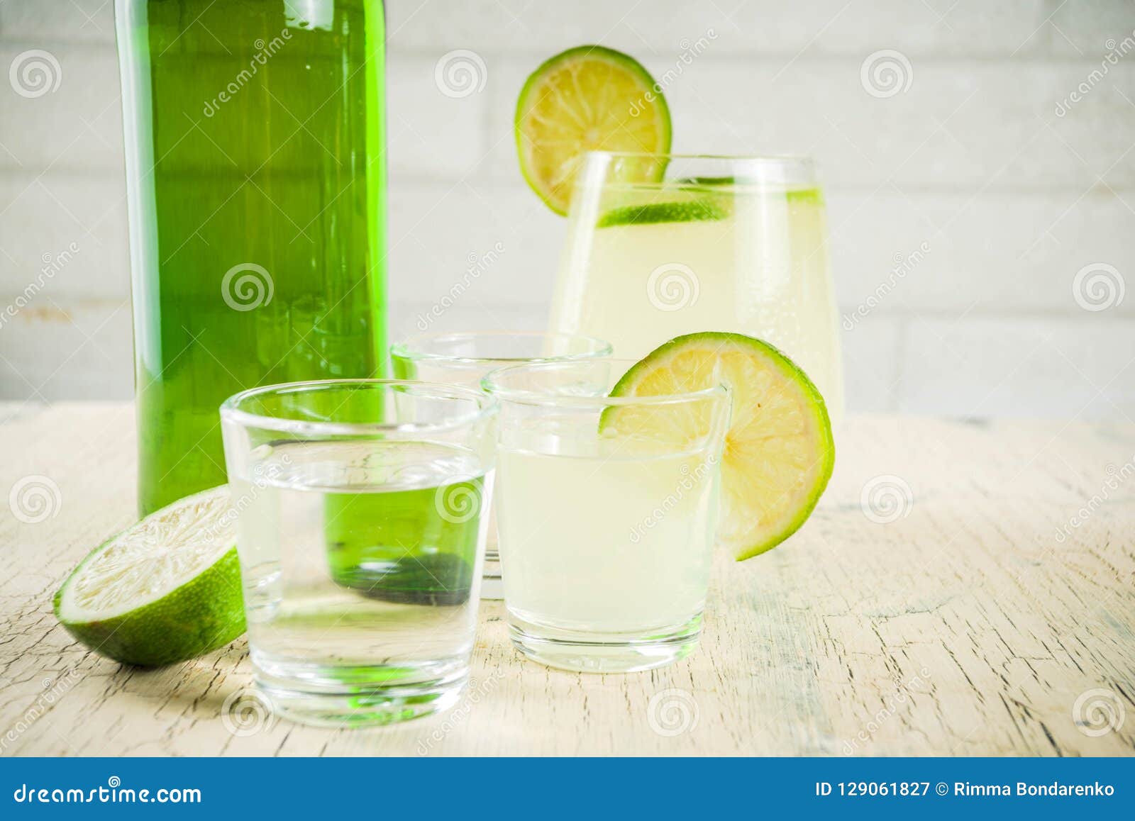 Soju Coreano Tradicional De La Bebida Imagen de archivo - Imagen de ...