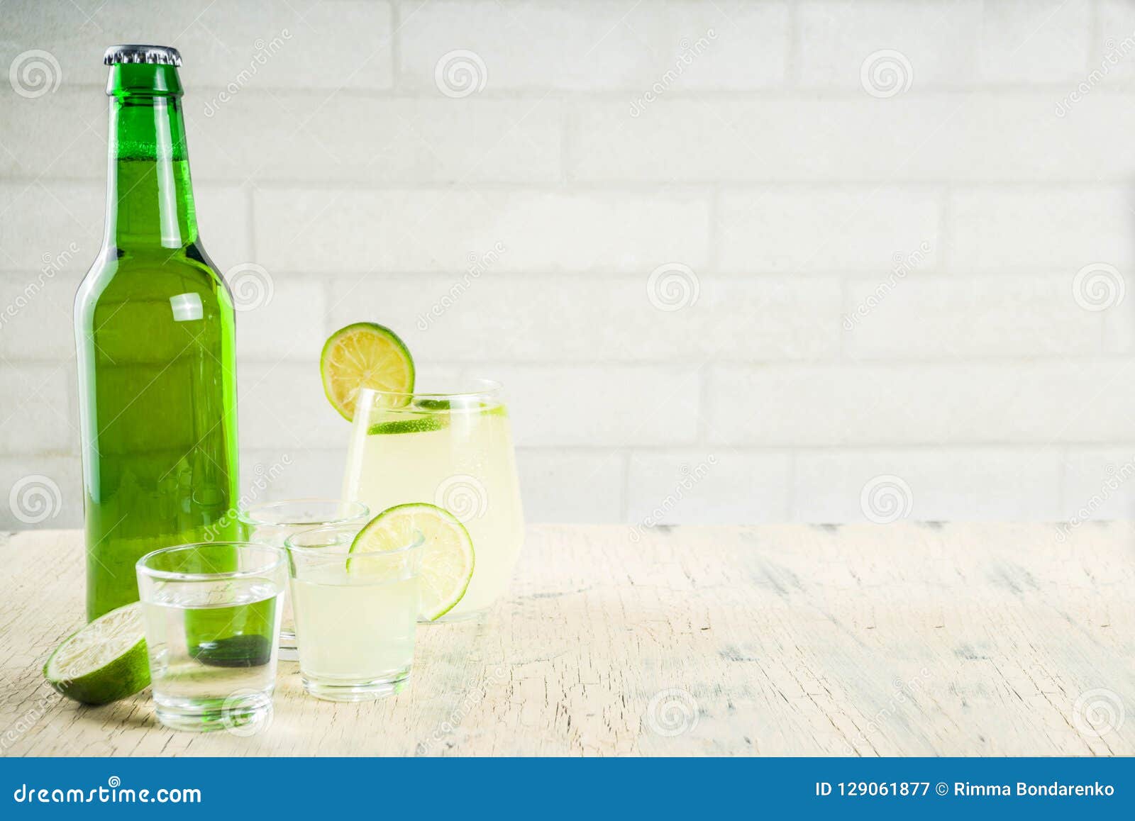 Soju Coreano Tradicional De La Bebida Imagen de archivo - Imagen de ...