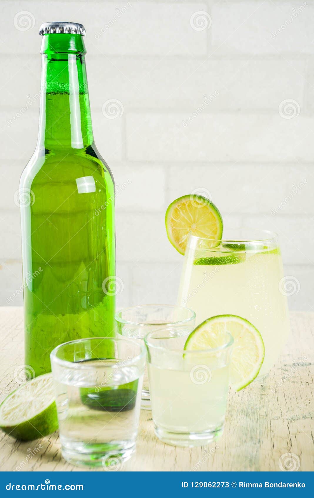 Soju Coreano Tradicional De La Bebida Imagen de archivo - Imagen de ...