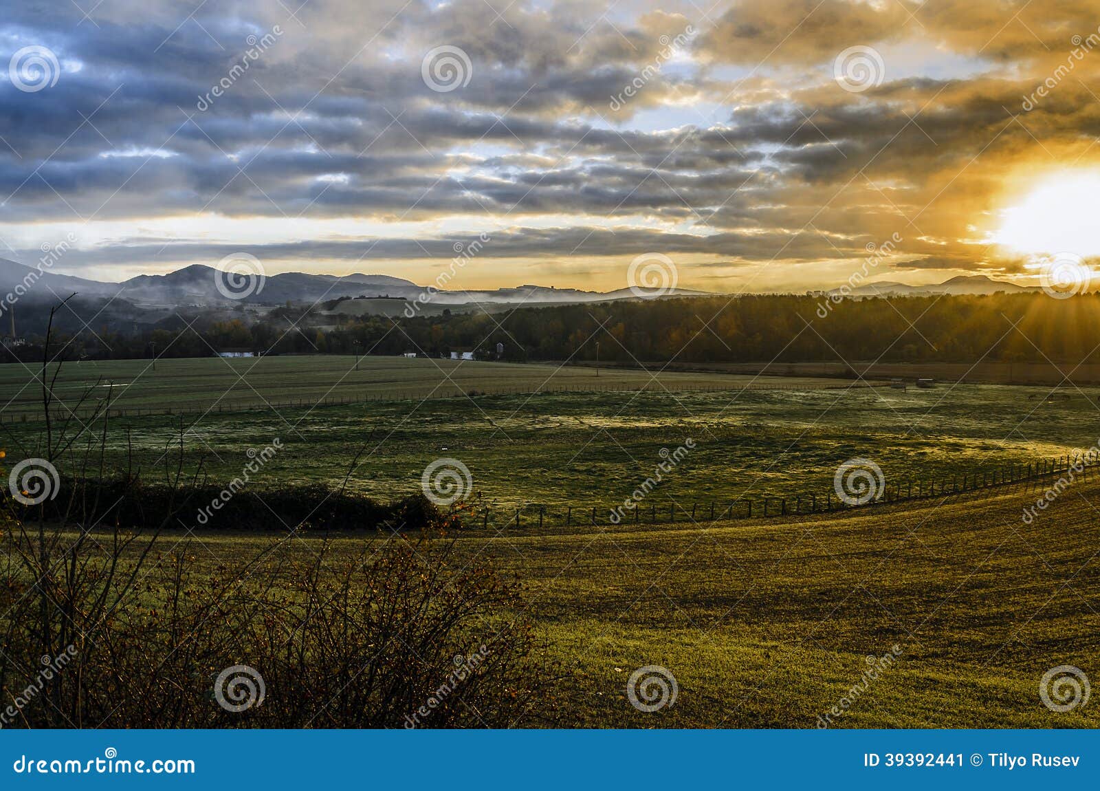 Sol brillante imagen de archivo. Imagen de asombroso - 39392441