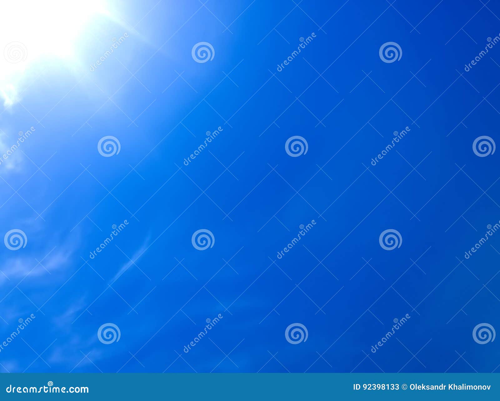 Sol brillante en el cielo imagen de archivo. Imagen de rayos - 92398133