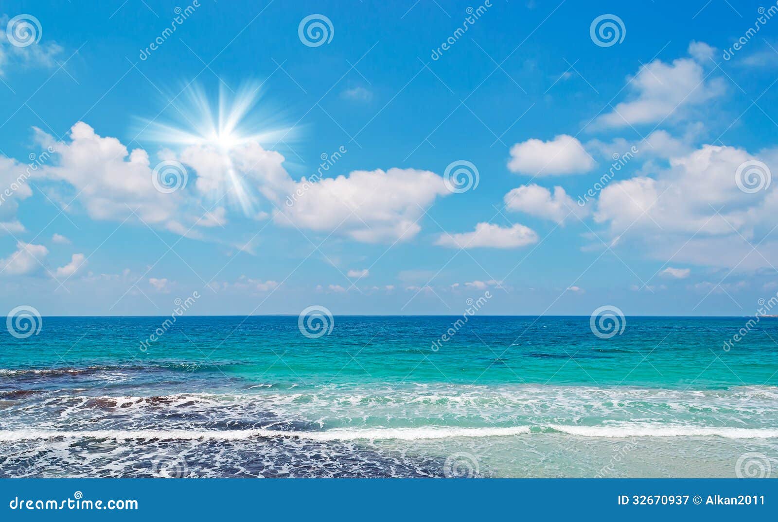 Sol brillante y agua azul imagen de archivo. Imagen de belleza - 32670937