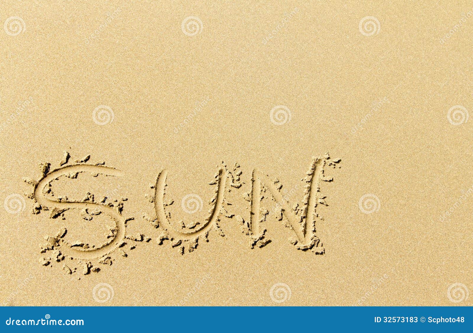 Sol Da Palavra Escrito Na Praia Imagem de Stock - Imagem de amarelo ...