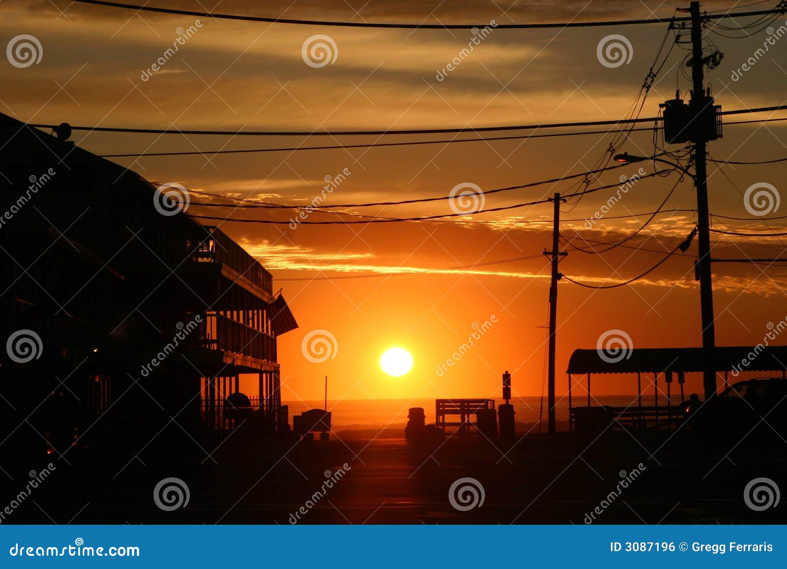 Sol De La Ciudad De La Playa Foto de archivo - Imagen de cielo ...