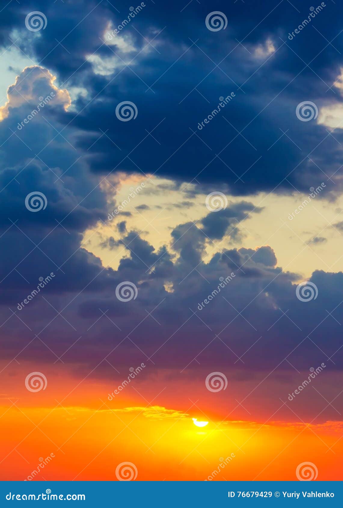 Sol Do Por Do Sol E Nuvens, Fundo Da Natureza Do Nascer Do Sol Imagem ...