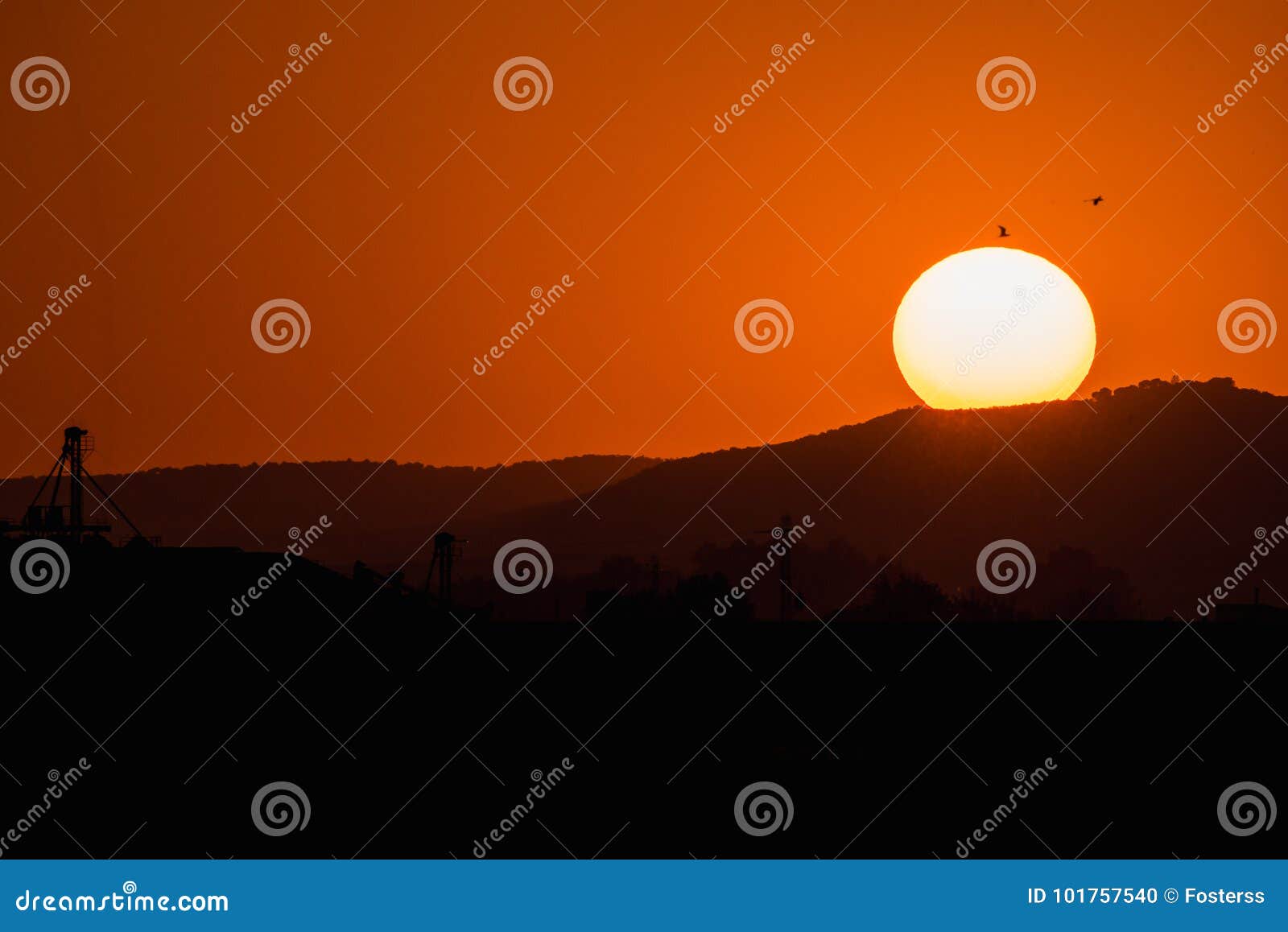 Sol grande foto de archivo. Imagen de belleza, cubo - 101757540